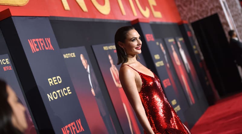 Netflix เปิดตัวภาพยนตร์ Red Notice รอบปฐมทัศน์ของโลก